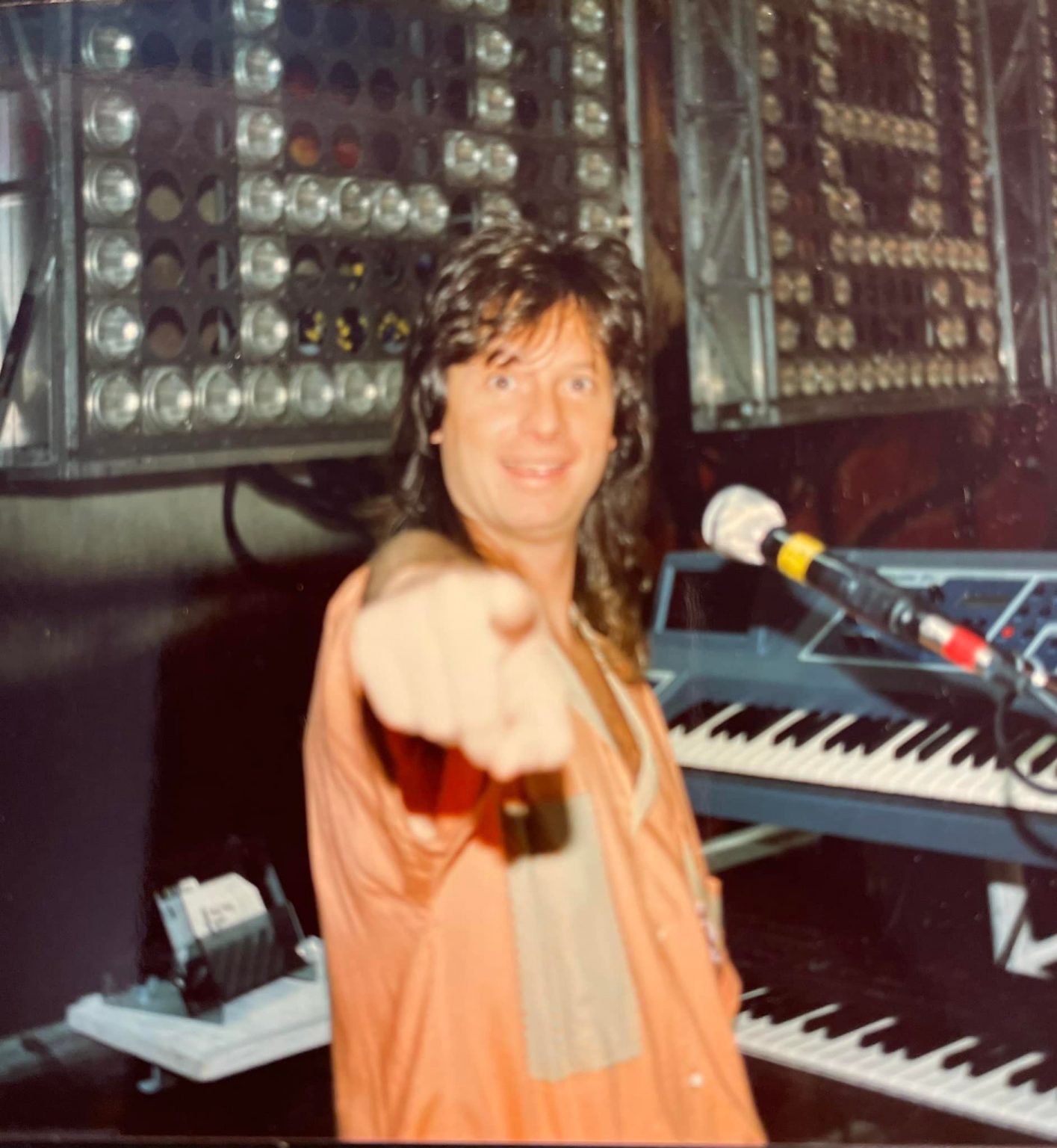 Fallece Brett Tuggle, teclista de David Lee Roth, Fleetwood Mac ...