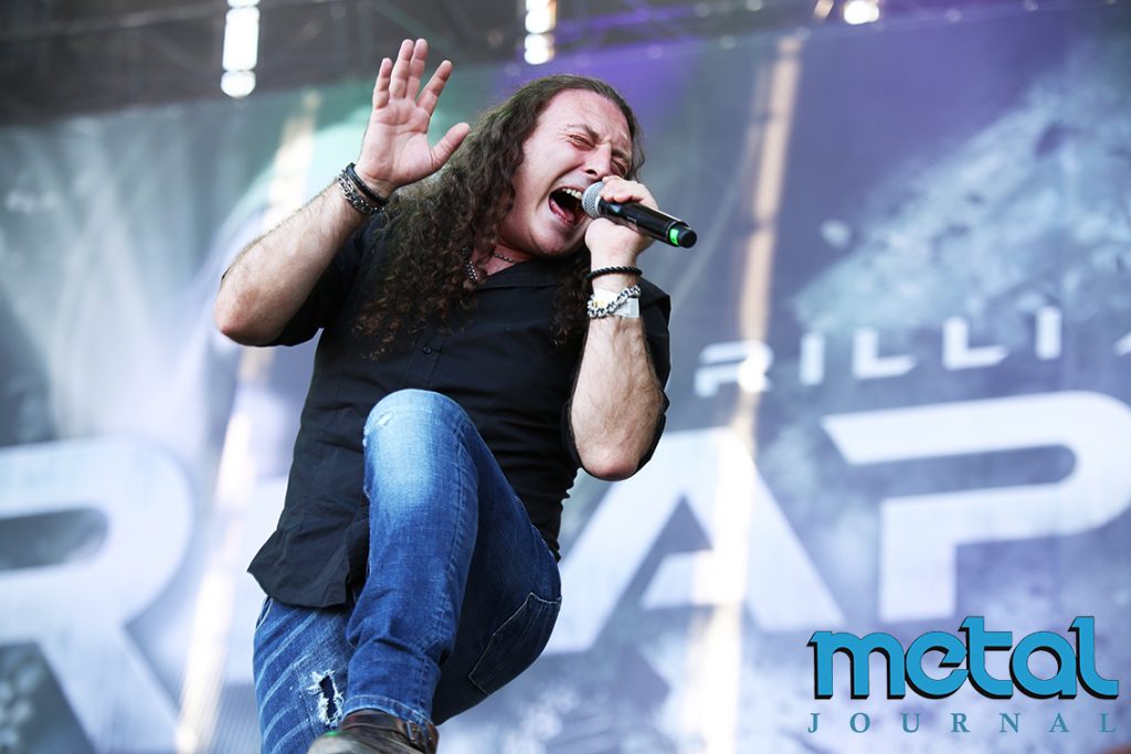 Concierto íntimo de Fabio Lione en Espantapájaros Karaoke Bar en Chile ...