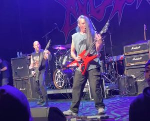 Problemas para Trey Azagthoth de Morbid Angel en pleno concierto ...